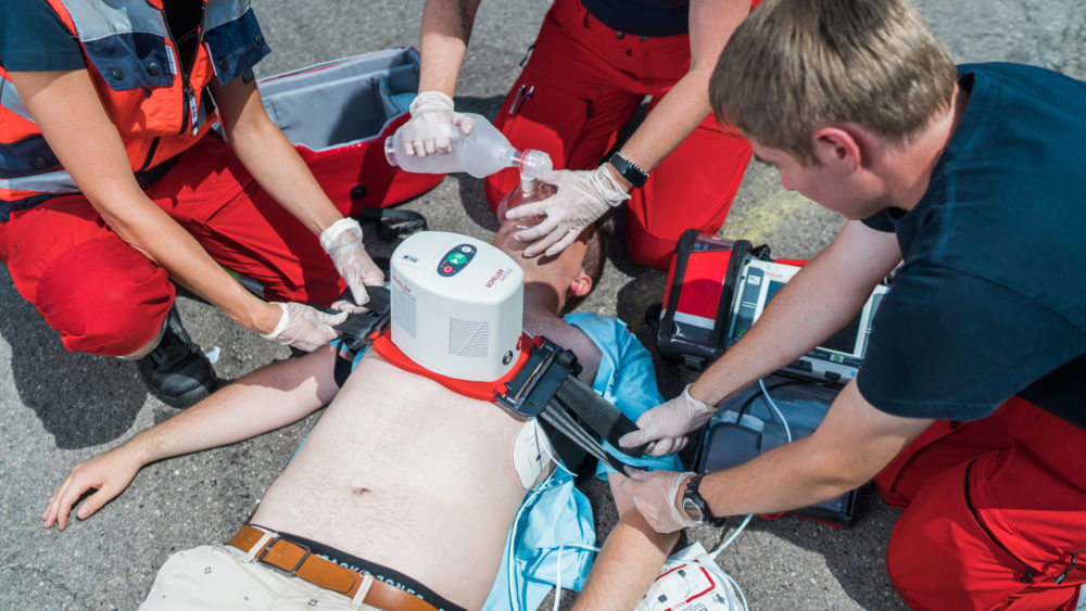 Rettung einer reanimationspflichtigen Person aus dem dritten ...